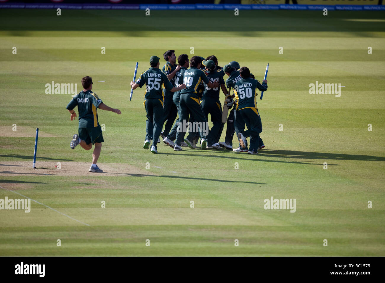 Cricket players celebrate hi-res stock photography and images - Alamy