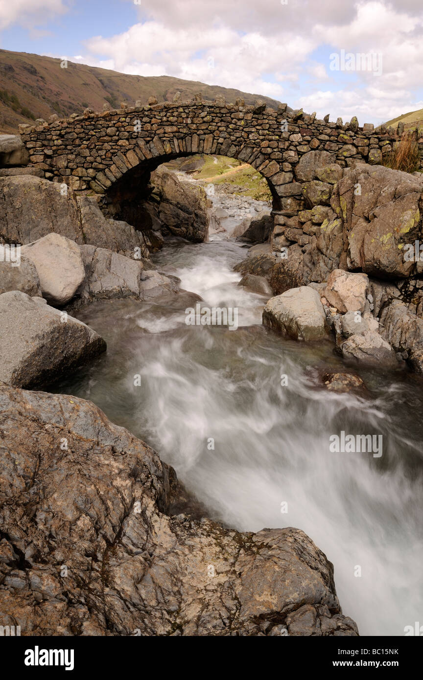Stockley Bridge over Grains Gill on the path up to the Scafell mountain ...