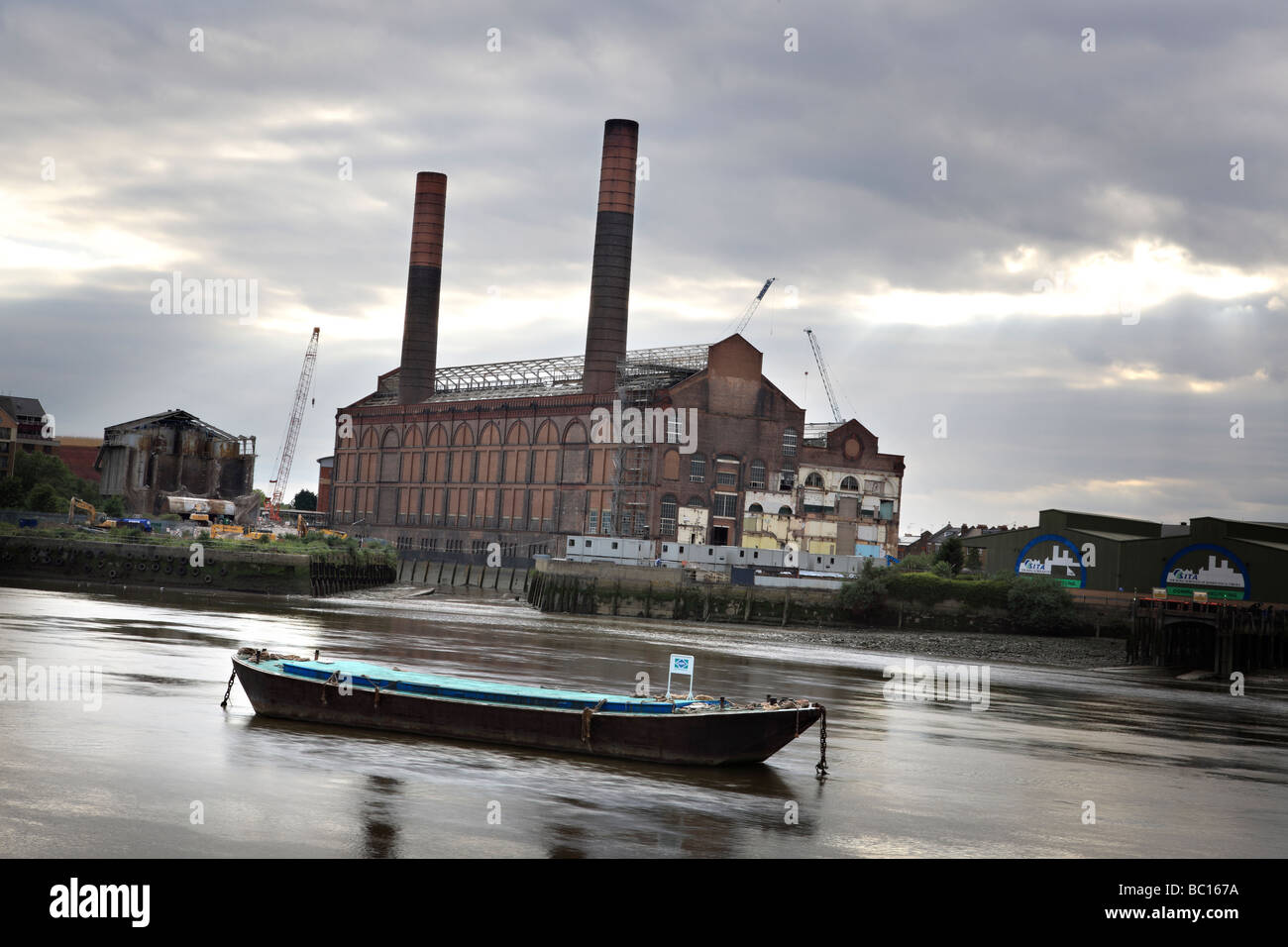 Shot of the River Thames with abandoned factory and resting boat Stock ...