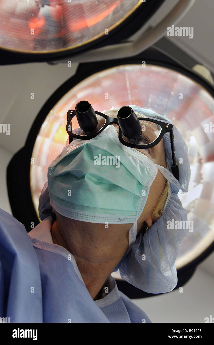 Dr. Siemionow performing surgery at the Cleveland Clinic Stock Photo ...