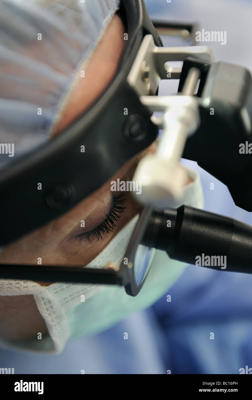 Dr. Siemionow performing surgery at the Cleveland Clinic Stock Photo ...