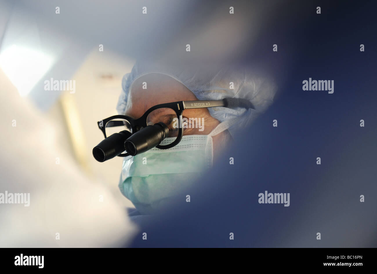 Dr. Siemionow performing surgery at the Cleveland Clinic Stock Photo ...