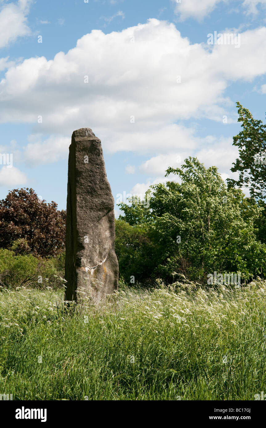 Giant standing stone hi-res stock photography and images - Alamy