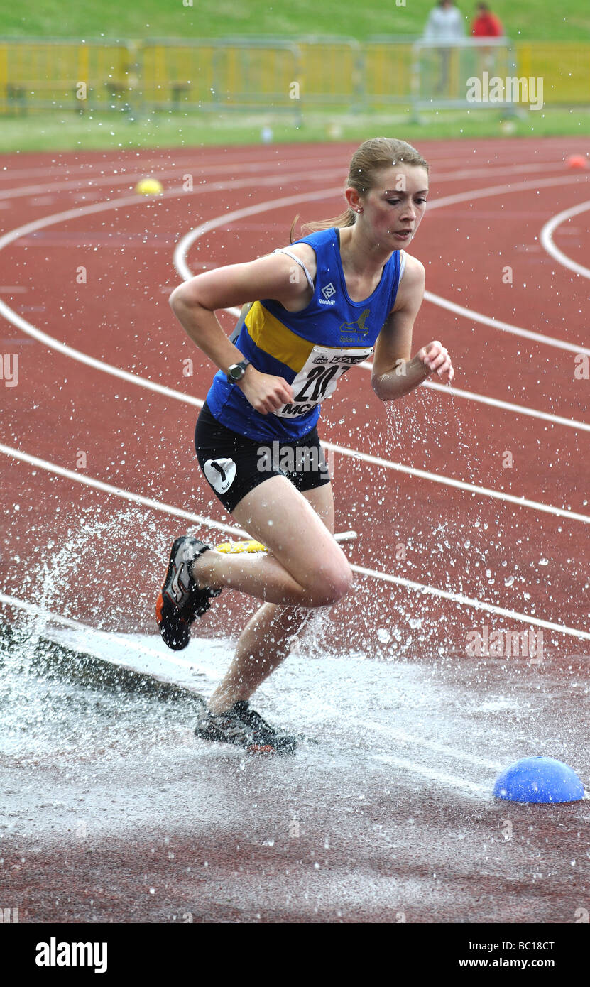 Women running steeplechase hi-res stock photography and images - Alamy