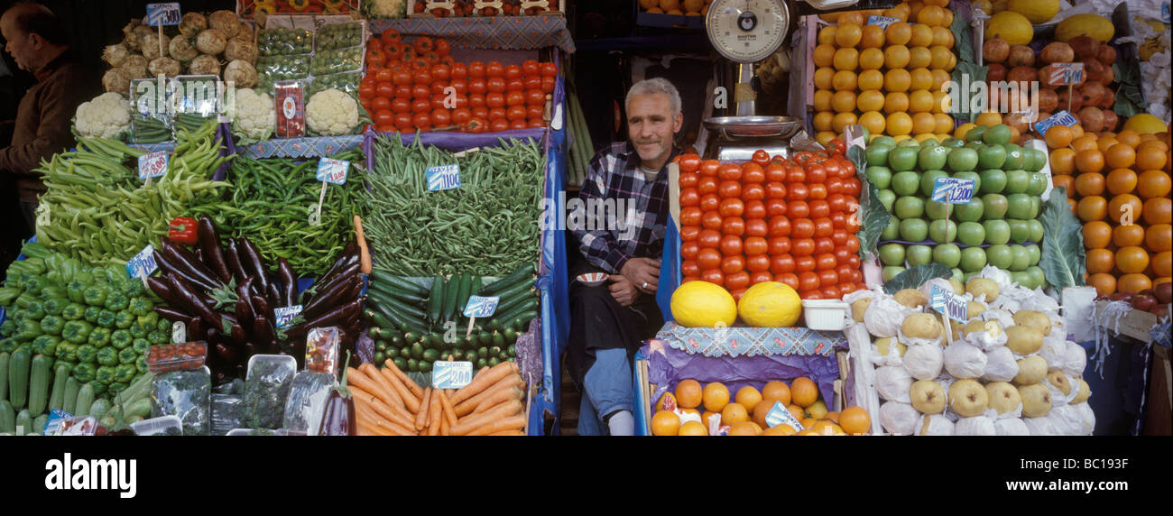 Turkey, Istanbul, Spice Bazaar Carsisi Misir, fruit and vegetables ...