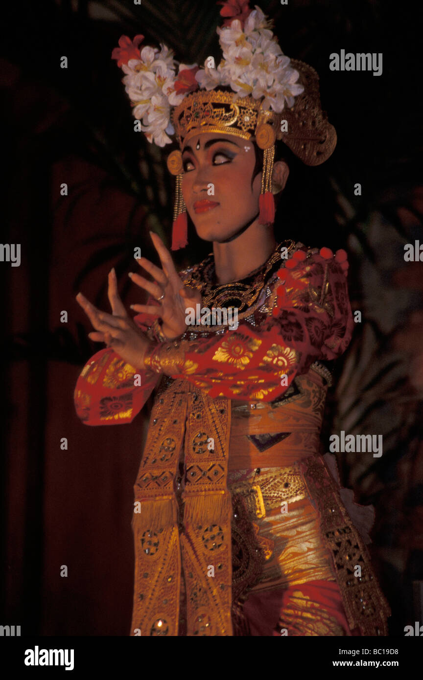 Legong dress hi-res stock photography and images - Alamy