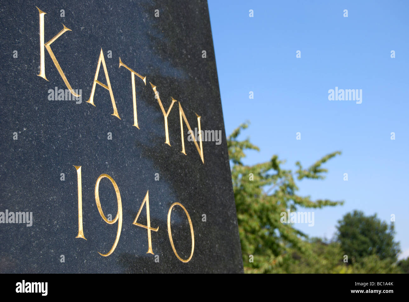 katyn memorial, marking the 1940 massacre of polish prisoners of war by ...