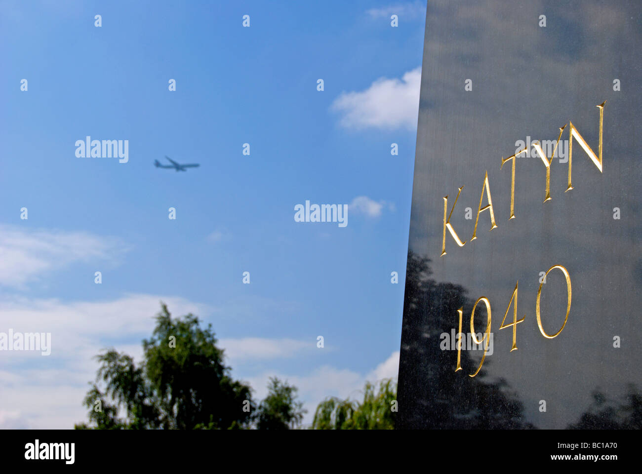 katyn memorial, marking the 1940 massacre of polish prisoners of war by ...