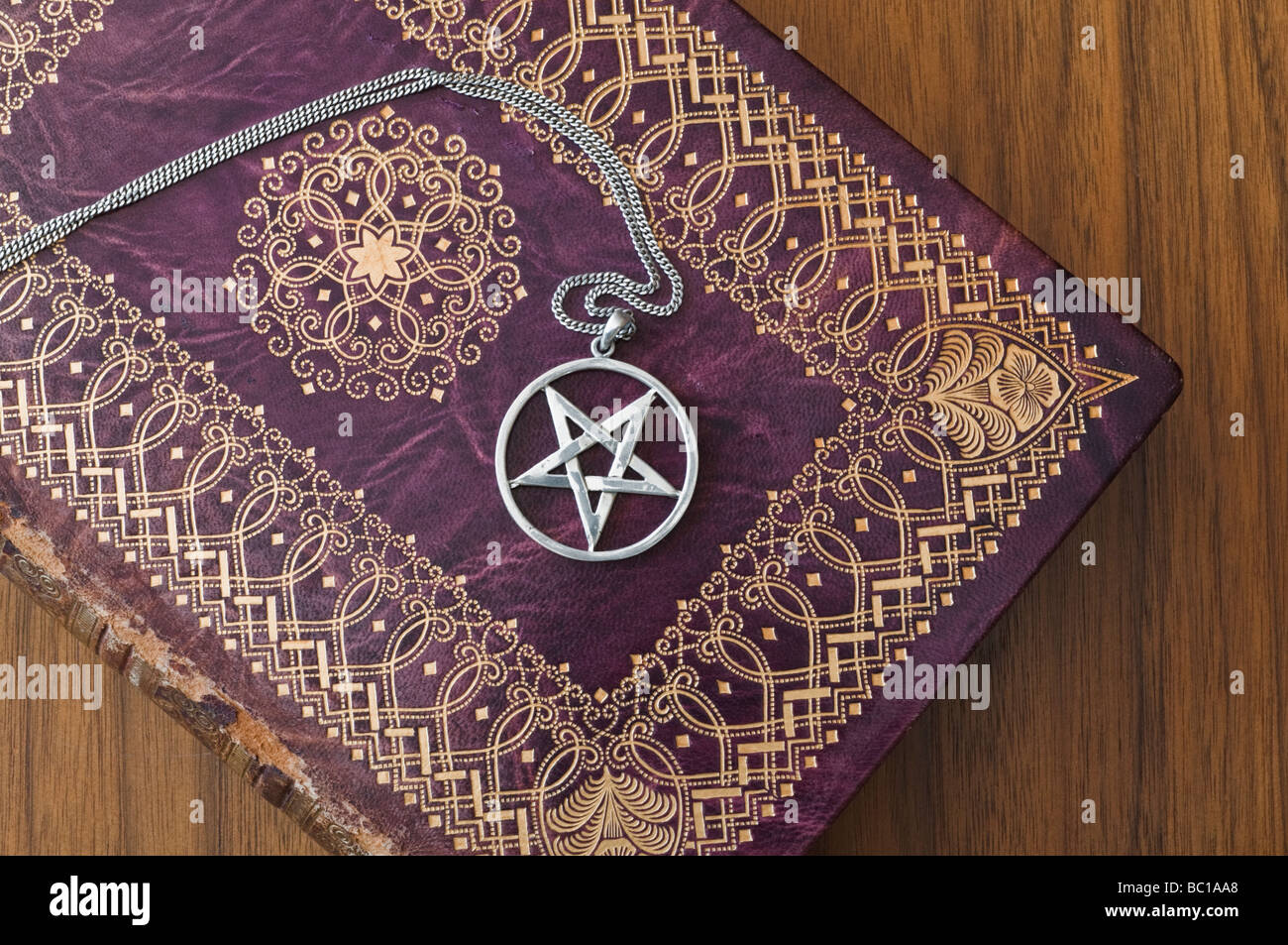 Pentagram hi-res stock photography and images - Alamy