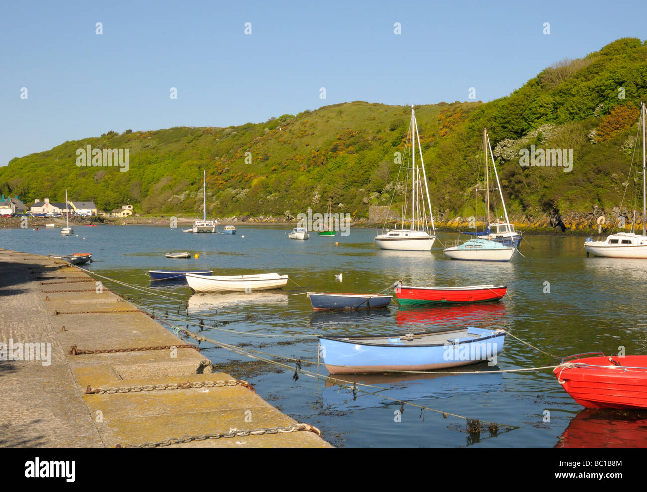 Solva boats hi-res stock photography and images - Alamy