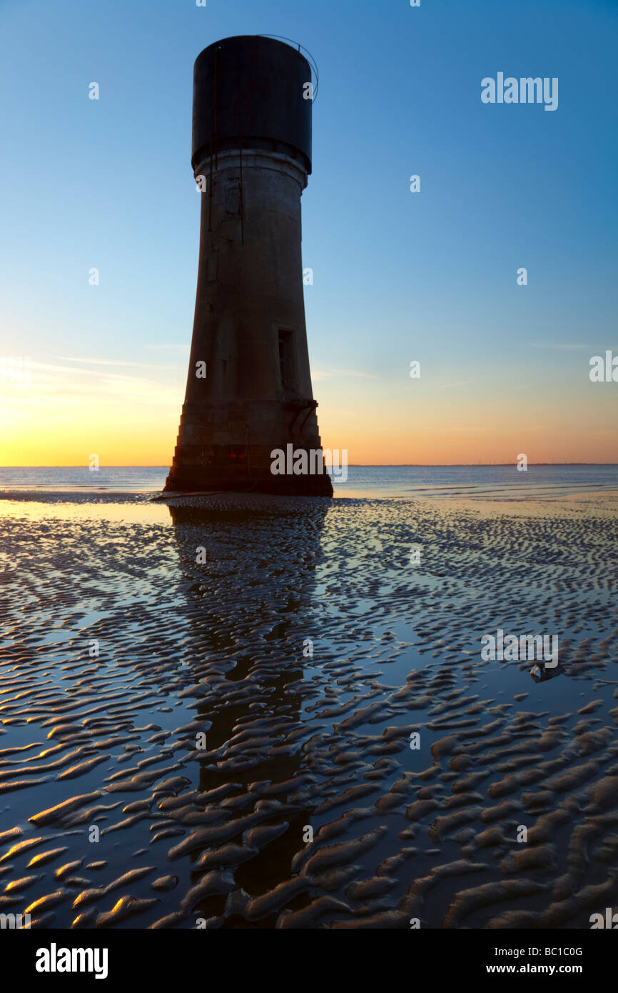 Spurn point lighthouse high tide hi-res stock photography and images ...