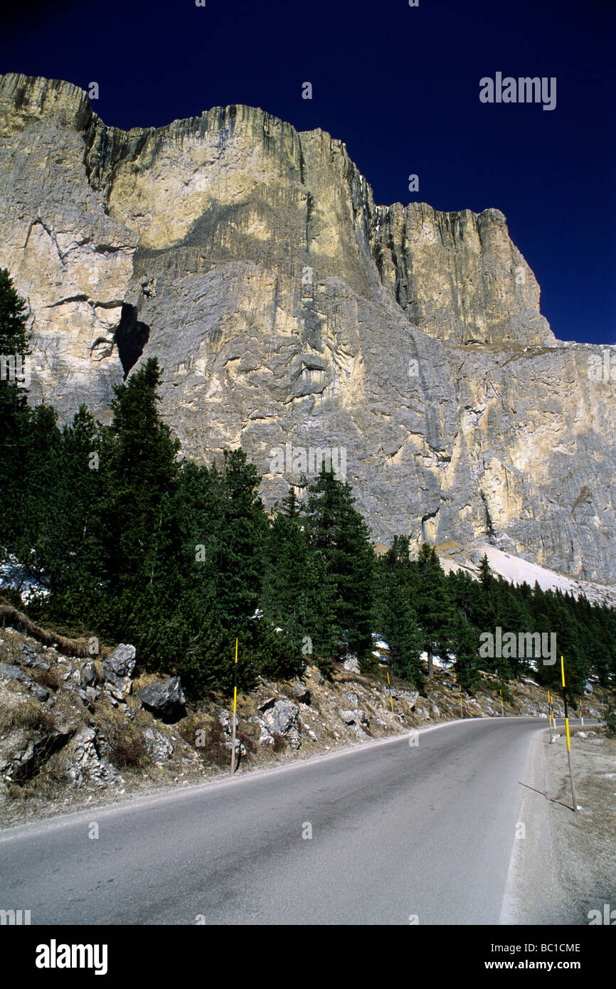 Strada dolomites hi-res stock photography and images - Alamy