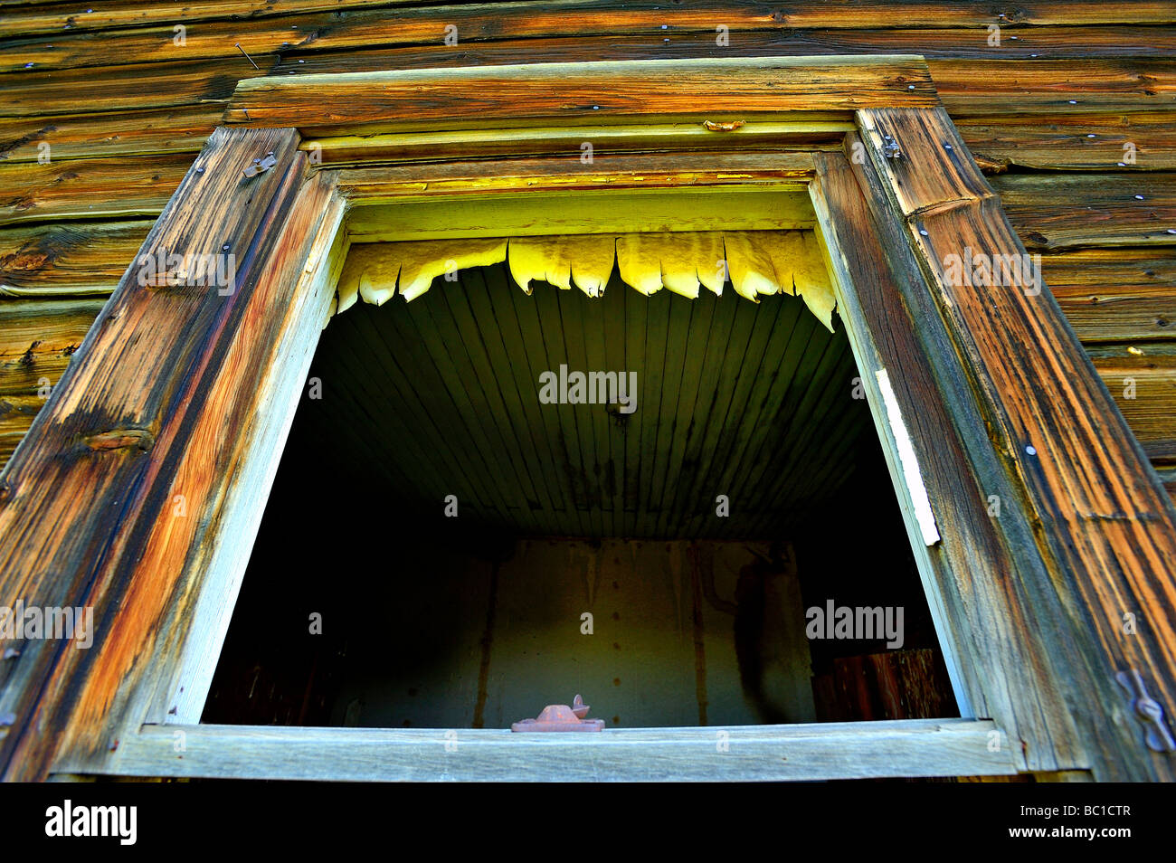 Abandoned house window Stock Photo - Alamy