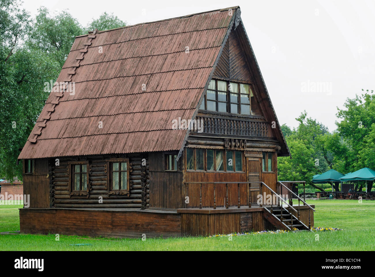 Wooden building of Russian country school in Kolomenskoe Moscow Russia ...