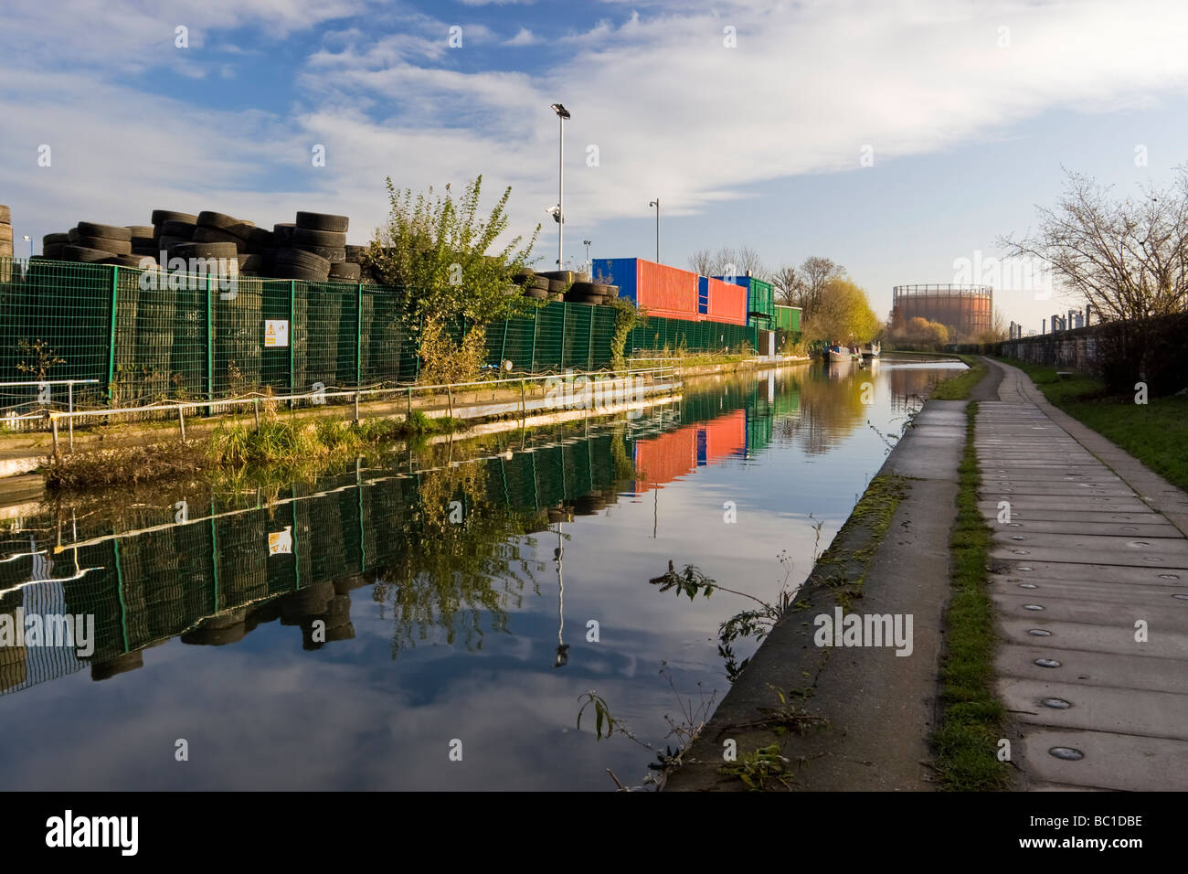 UK, England, London, Park Royal, Grand Union Canal near Mitre Bridge ...