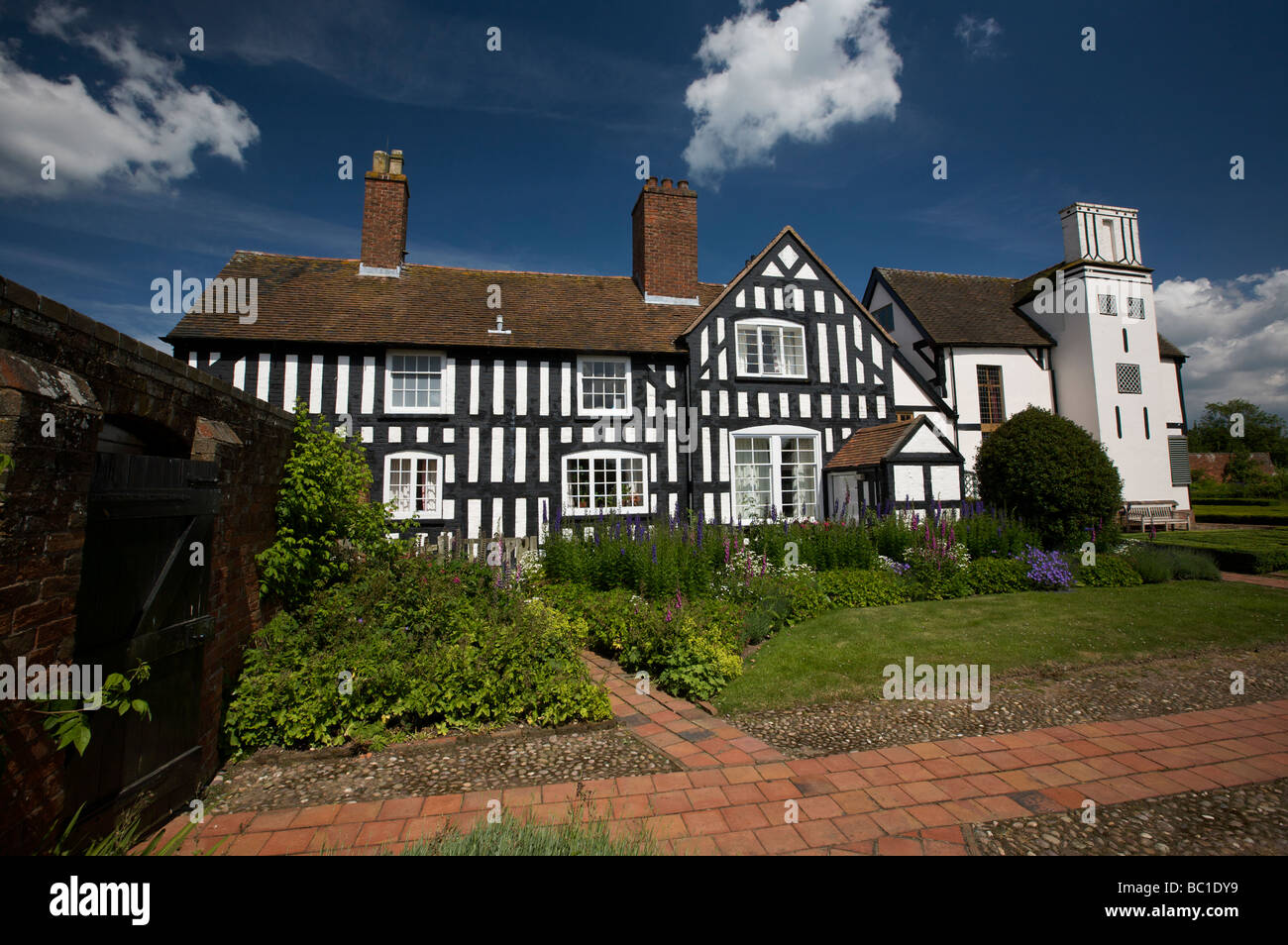 Boscobel oak charles ii hi-res stock photography and images - Alamy