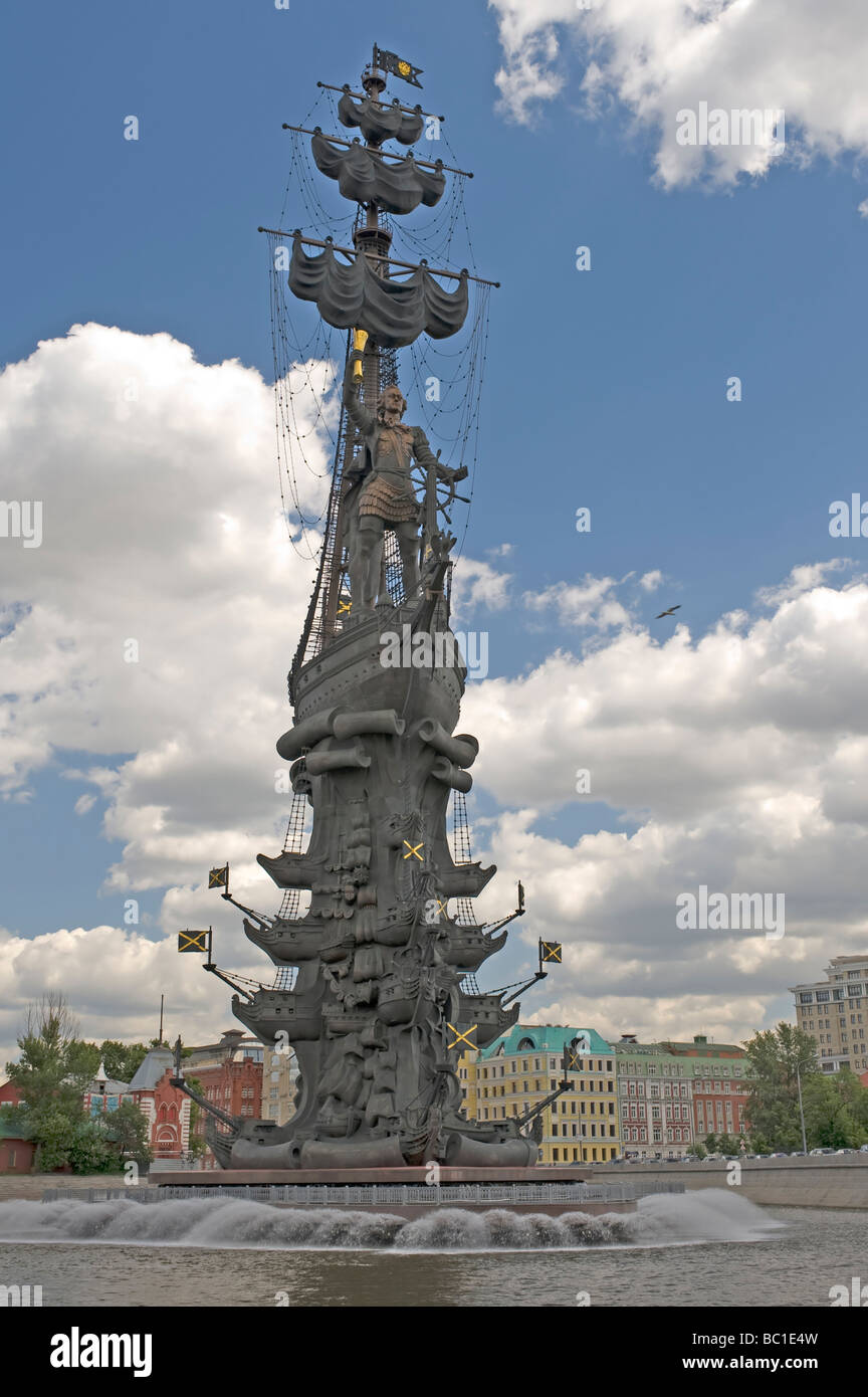 Russia Moscow statue Russian tsar over Moscow river Stock Photo - Alamy