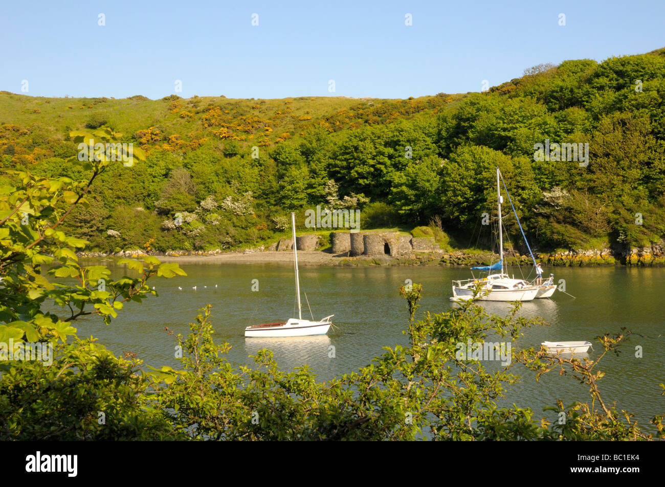 Lime kilns solva harbour hi-res stock photography and images - Alamy