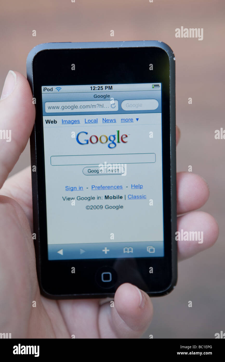Mobile browser hi-res stock photography and images - Alamy