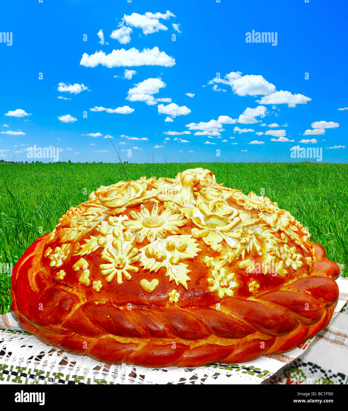 round the wedding loaf of bead bread for newly weds Stock Photo - Alamy