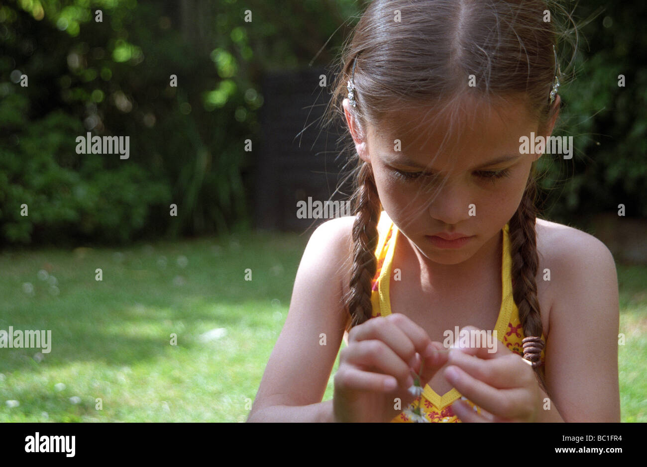 Girl daisy chain hi-res stock photography and images - Alamy