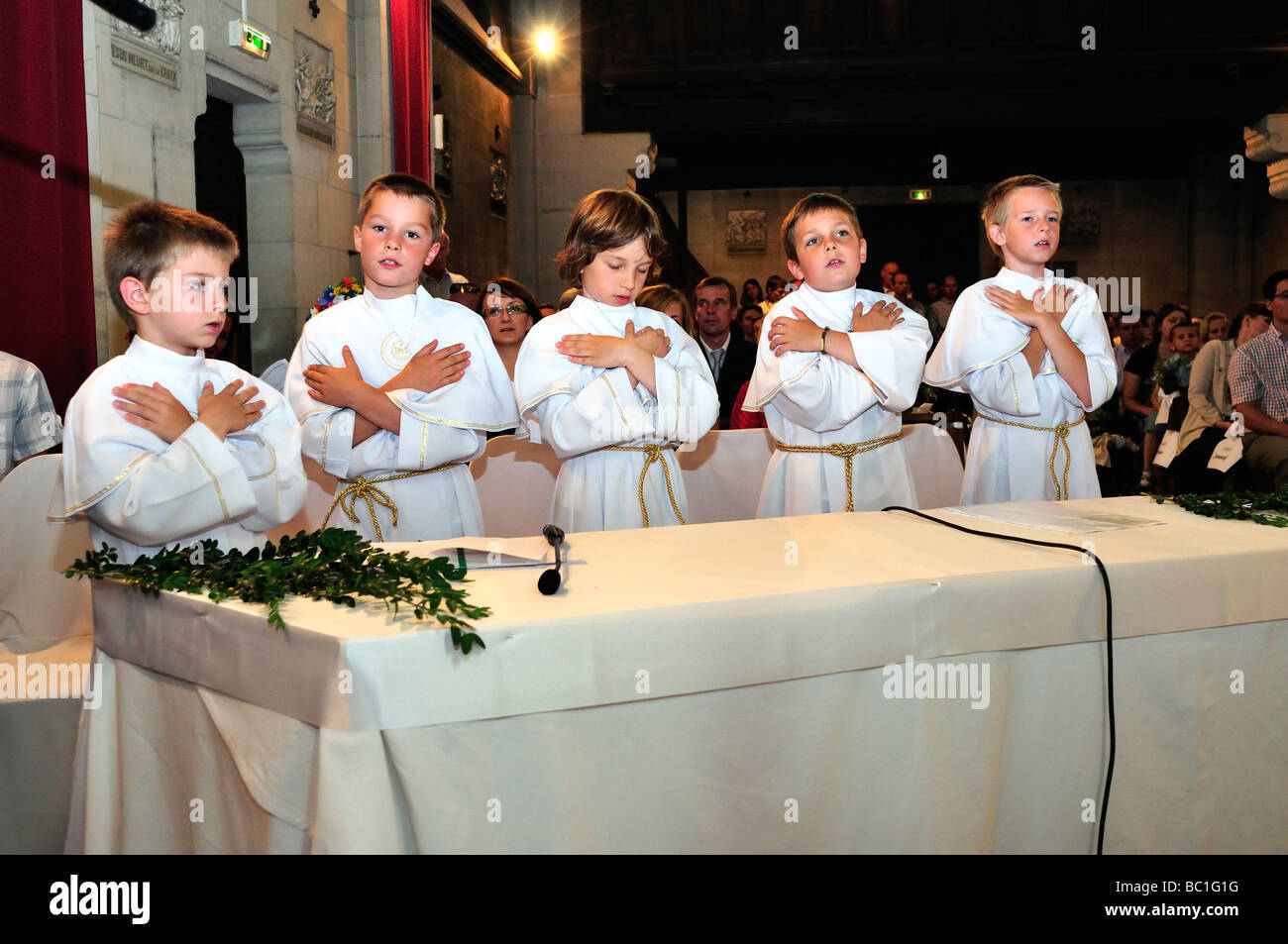 Girls in first communion hi-res stock photography and images - Alamy