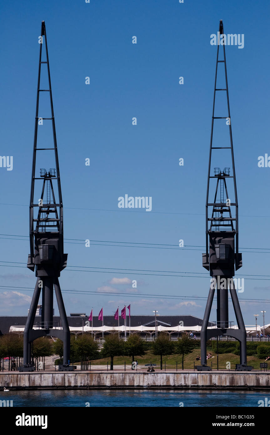 Historic dock cranes hi-res stock photography and images - Alamy