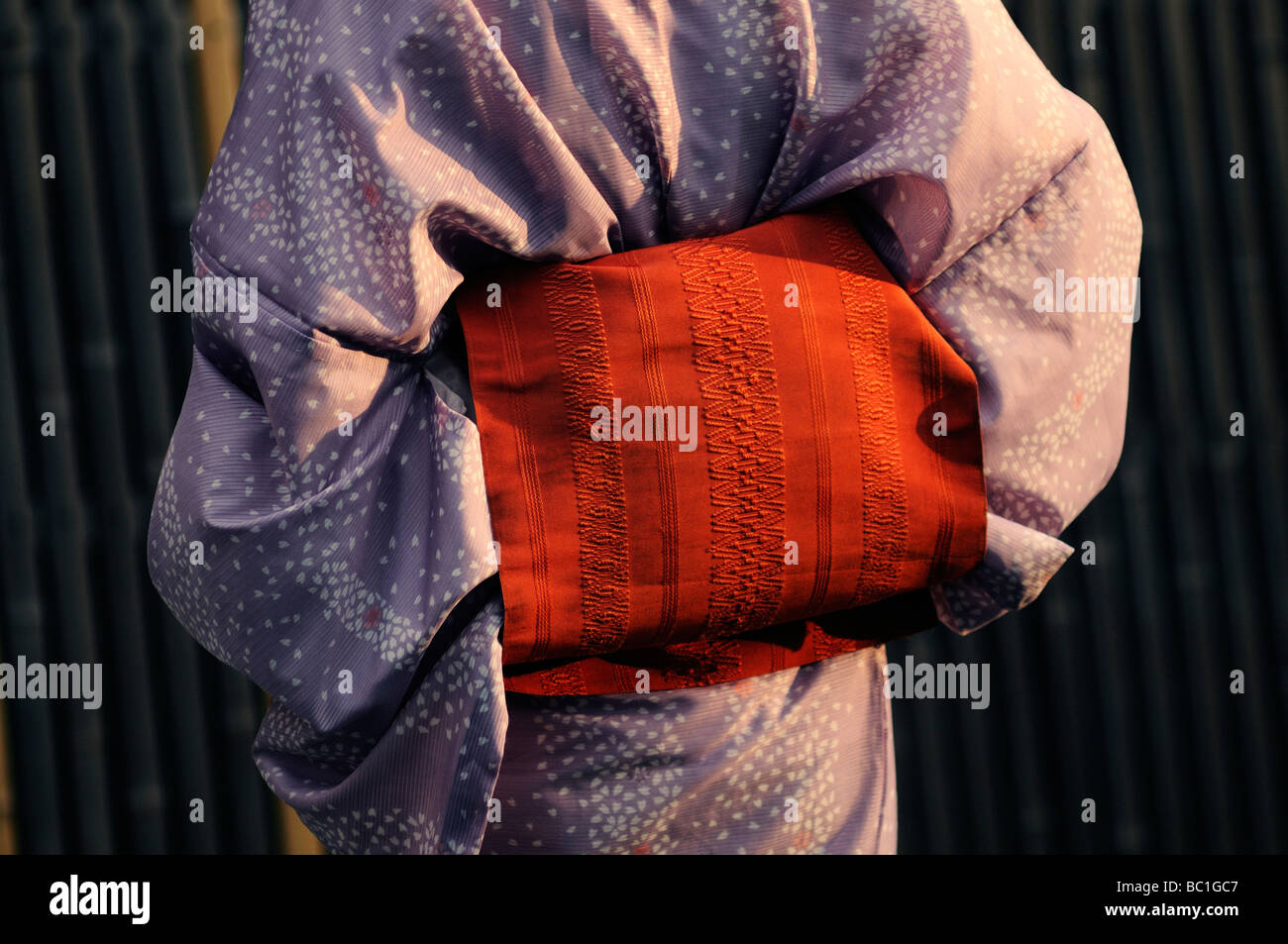 Woman wearing Yukata (summer Kimono) with Obi (sash) and Taiko Musubi ...