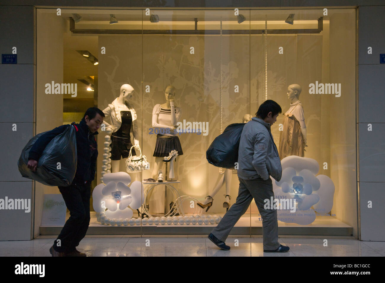 View shop window hi-res stock photography and images - Alamy