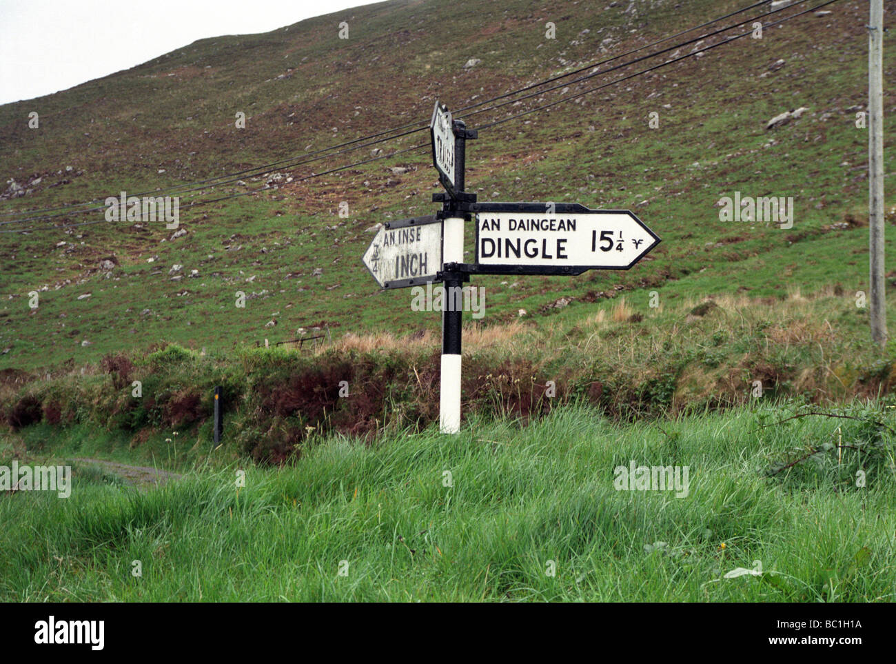 Ireland gaelic road signs hi-res stock photography and images - Alamy