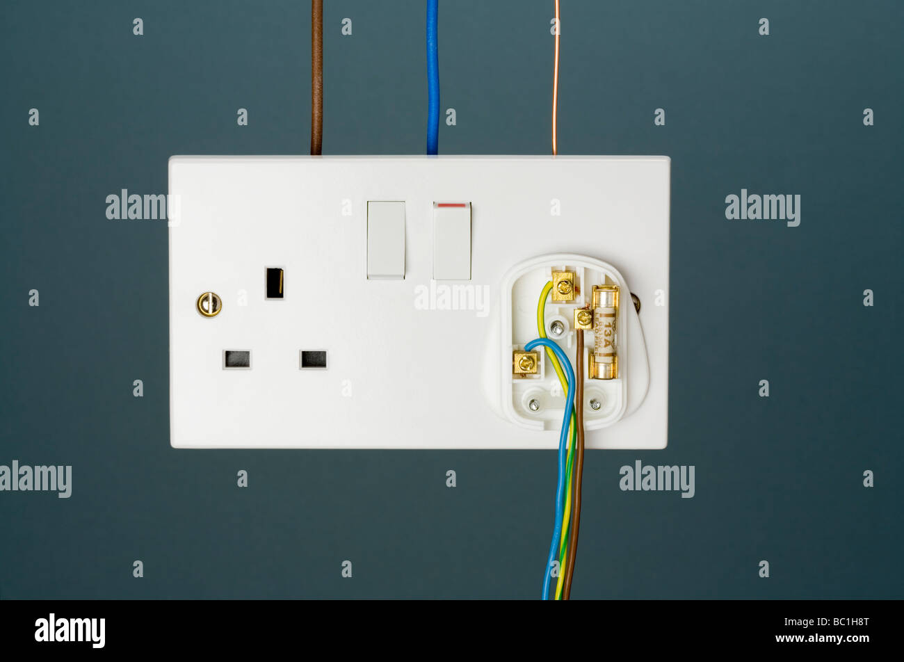 A plug and socket with the wires showing Stock Photo - Alamy