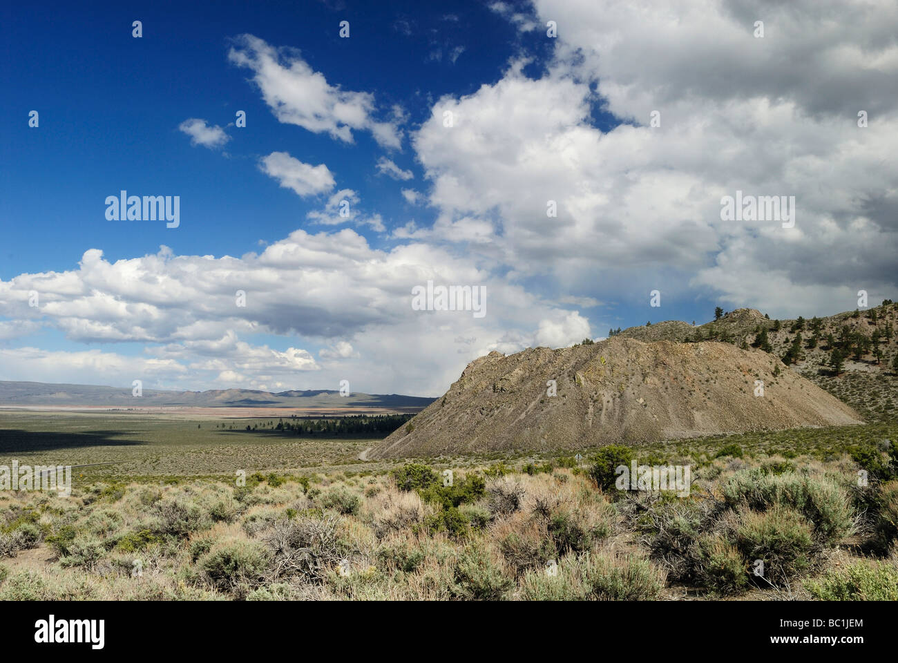 Volcanic cone in the desert of eastern California near Mono Lake Stock ...