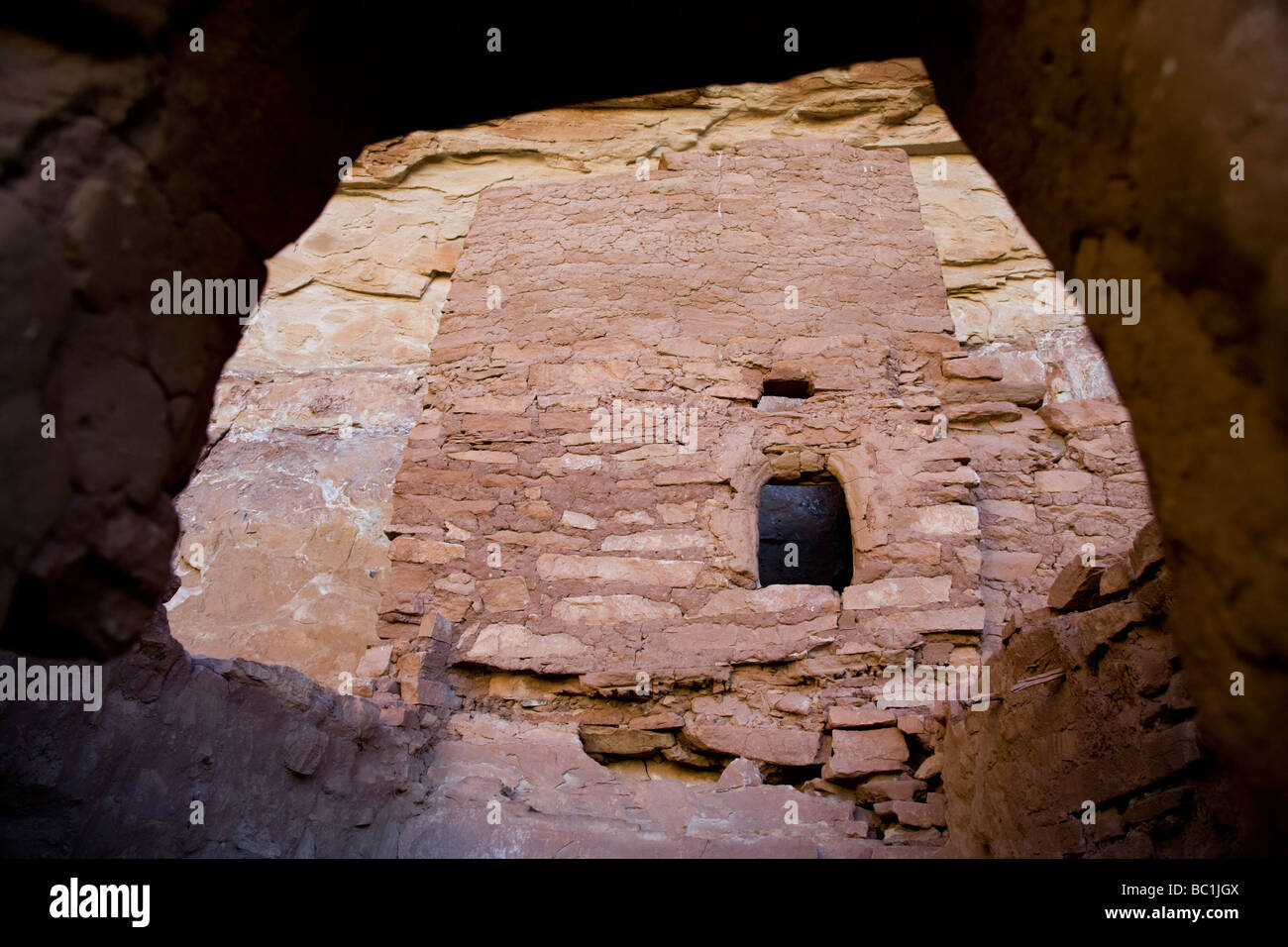 Prehistoric Anasazi cliff dwelling in Grand Gulch Primitive Area in ...