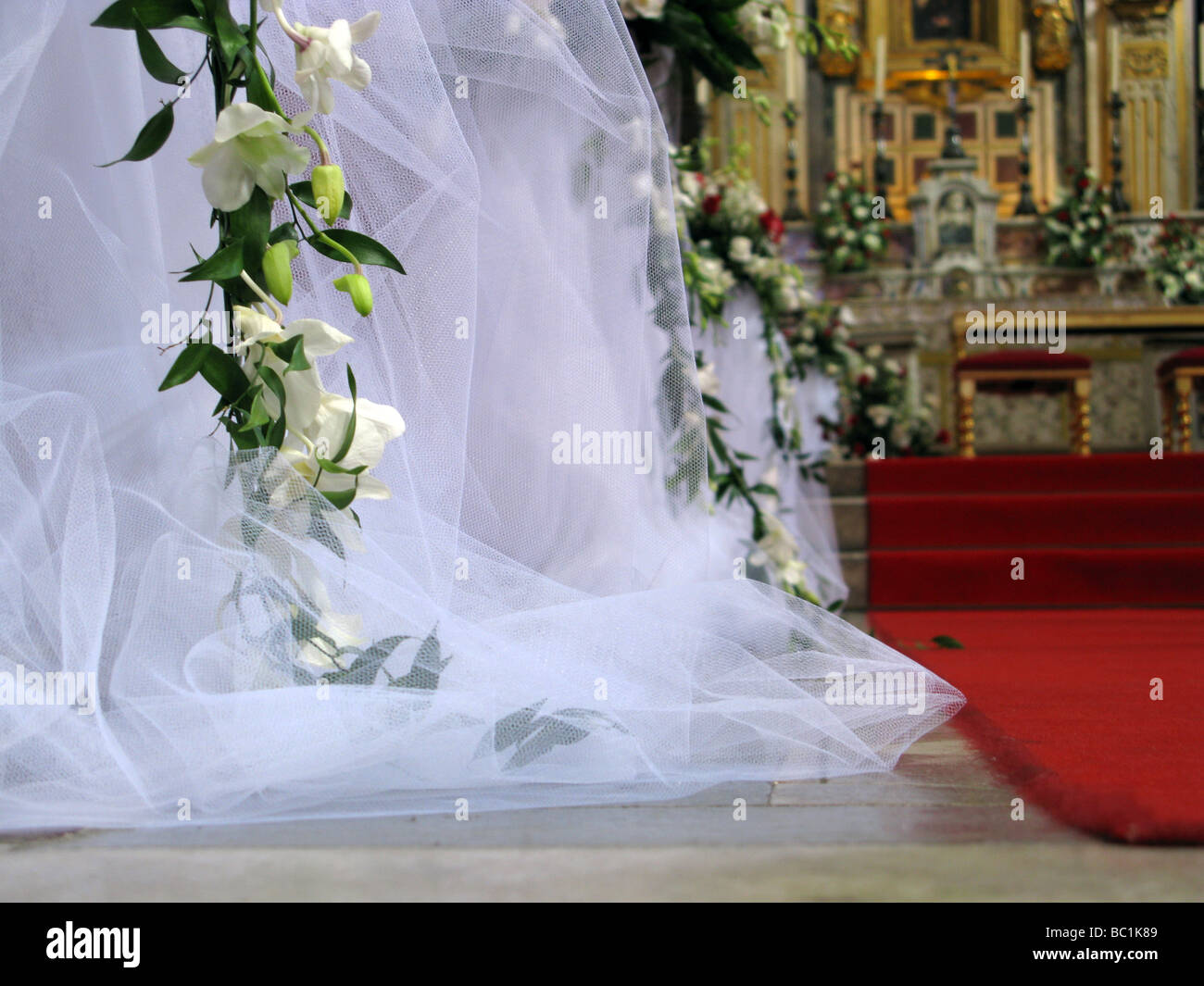 decorated wedding aisle inside church in rome italy Stock Photo - Alamy