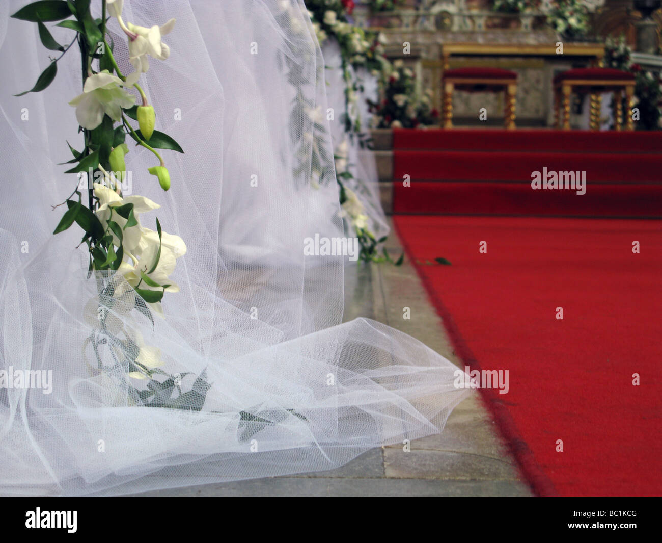 decorated wedding aisle inside church in rome italy Stock Photo - Alamy