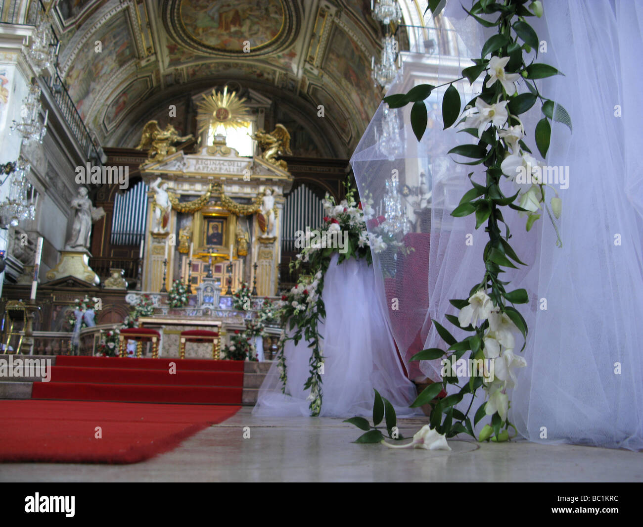 decorated wedding aisle inside church in rome italy Stock Photo - Alamy