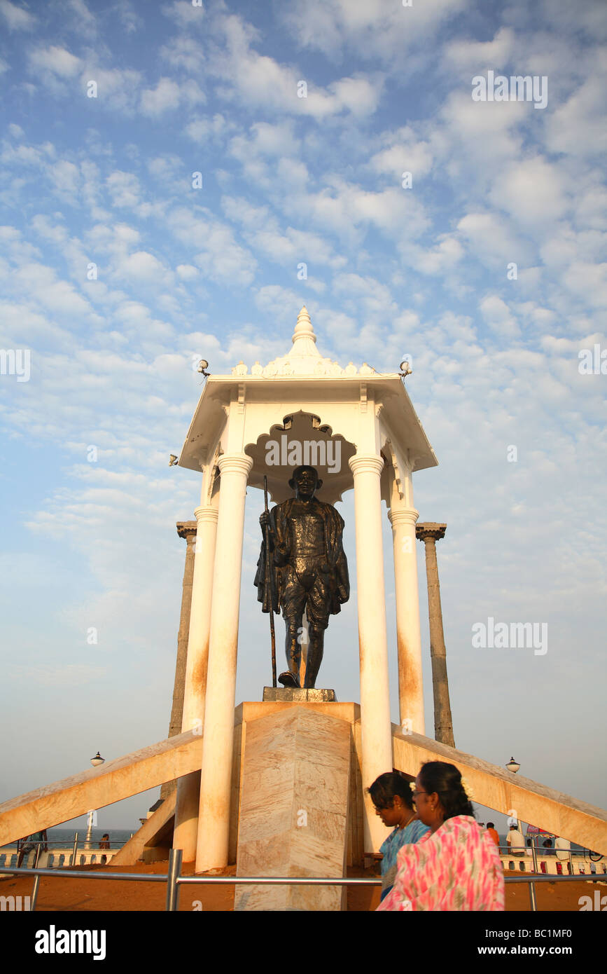 Pondicherry beach gandhi statue hi-res stock photography and images - Alamy