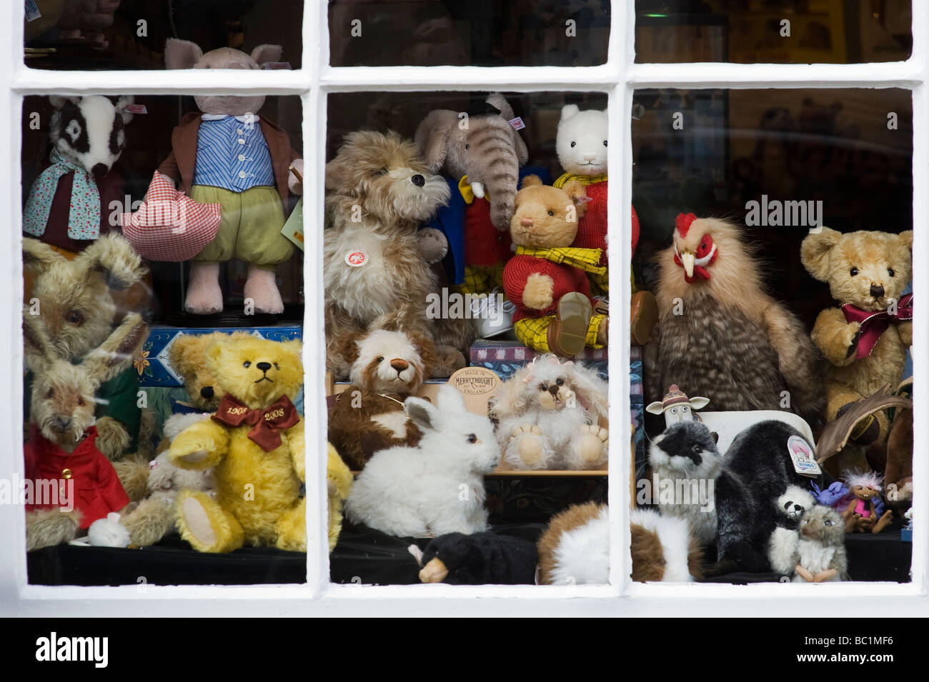 Teddy bear shop window, Stratford Upon Avon, Warwickshire, England ...