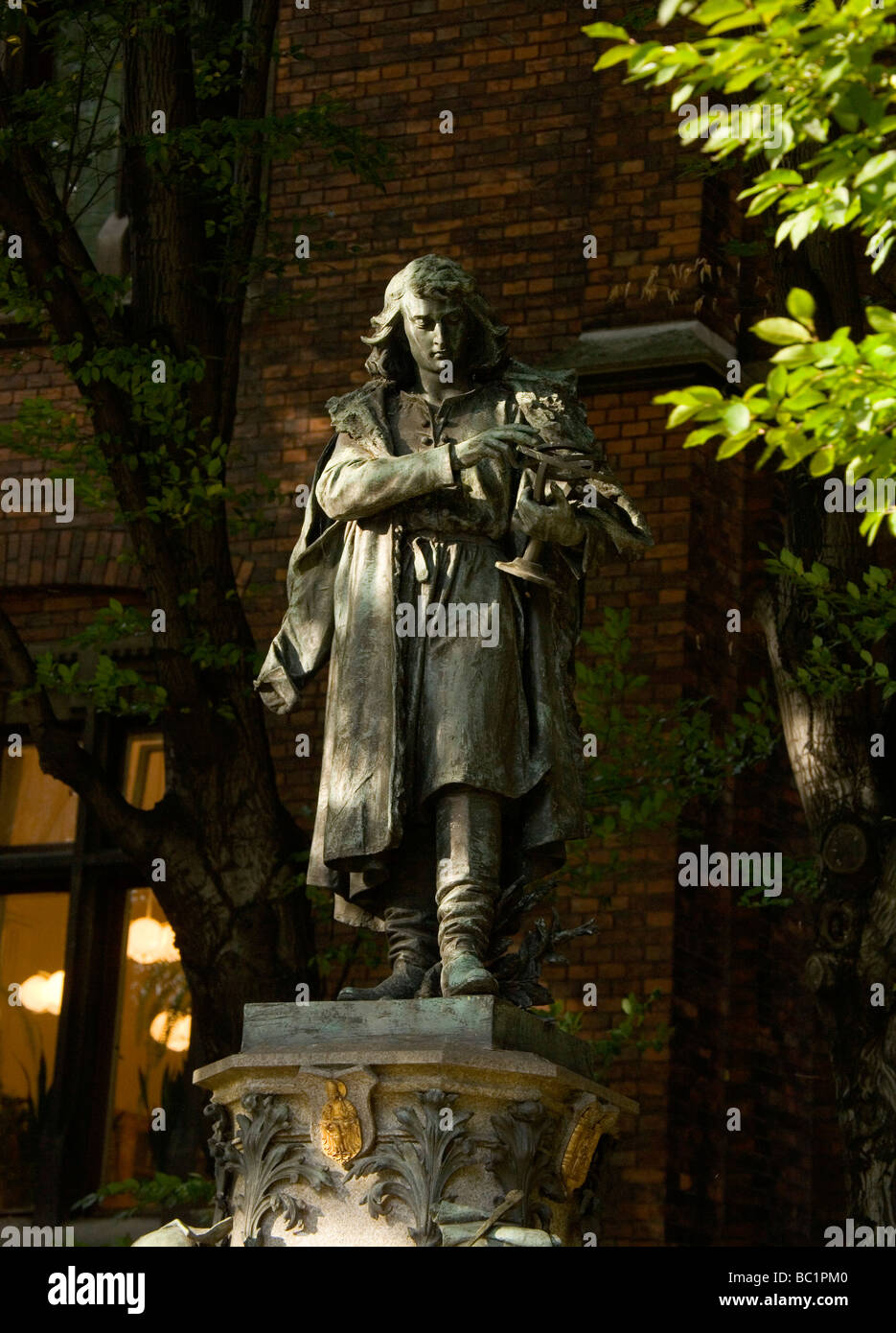 Monument to nicolaus copernicus hi-res stock photography and images - Alamy