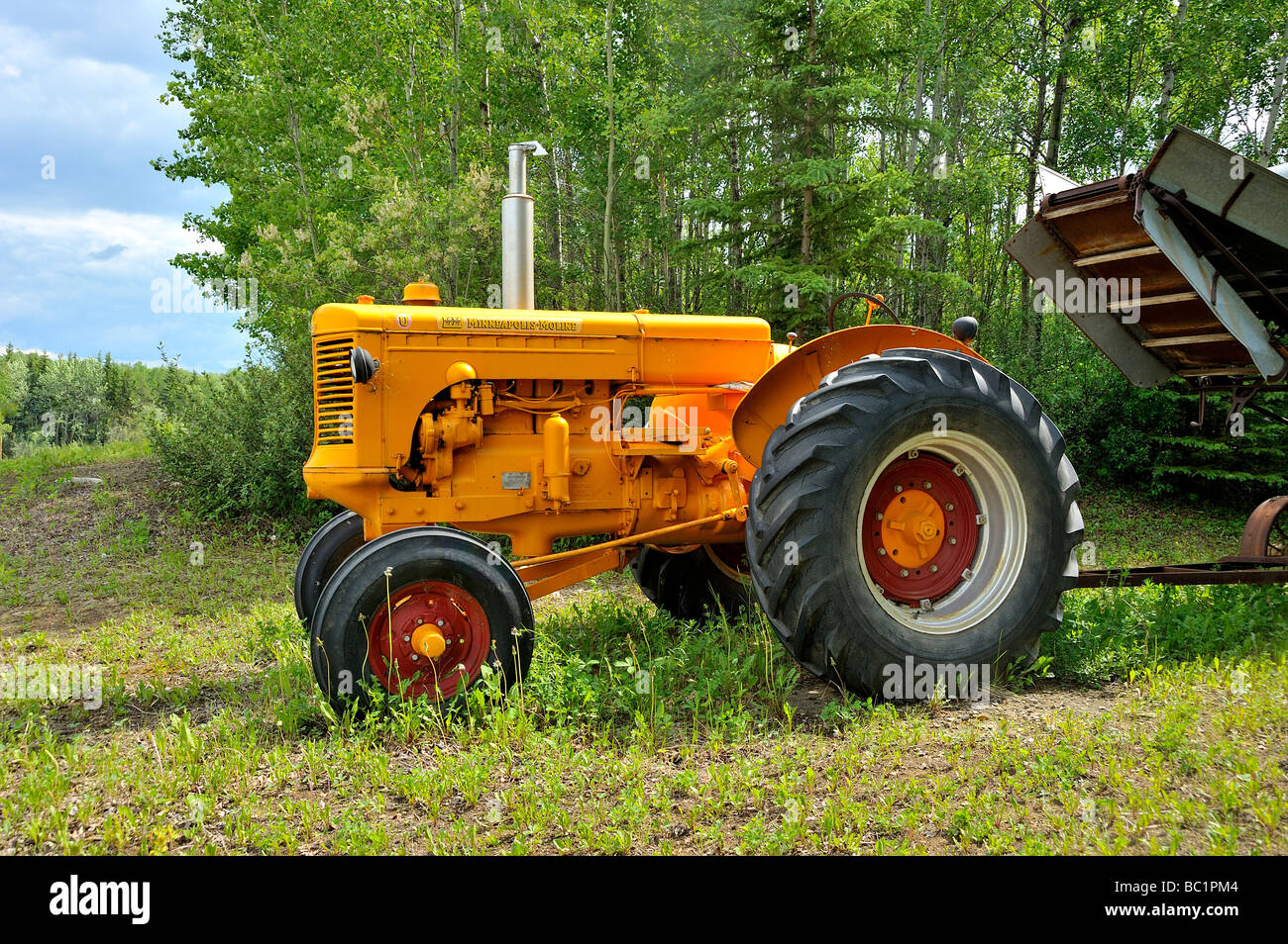 Antique farm tractor 09512 Stock Photo - Alamy