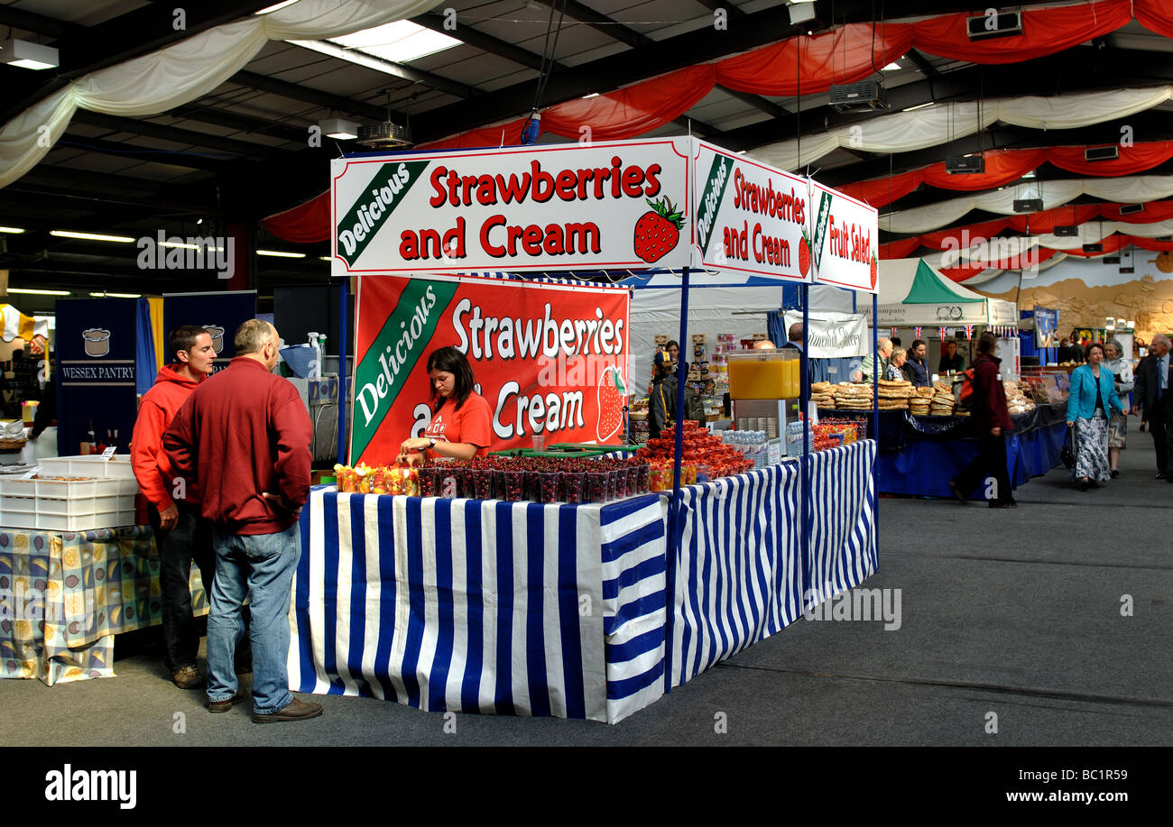 Strawberries and cream stall Stock Photo - Alamy