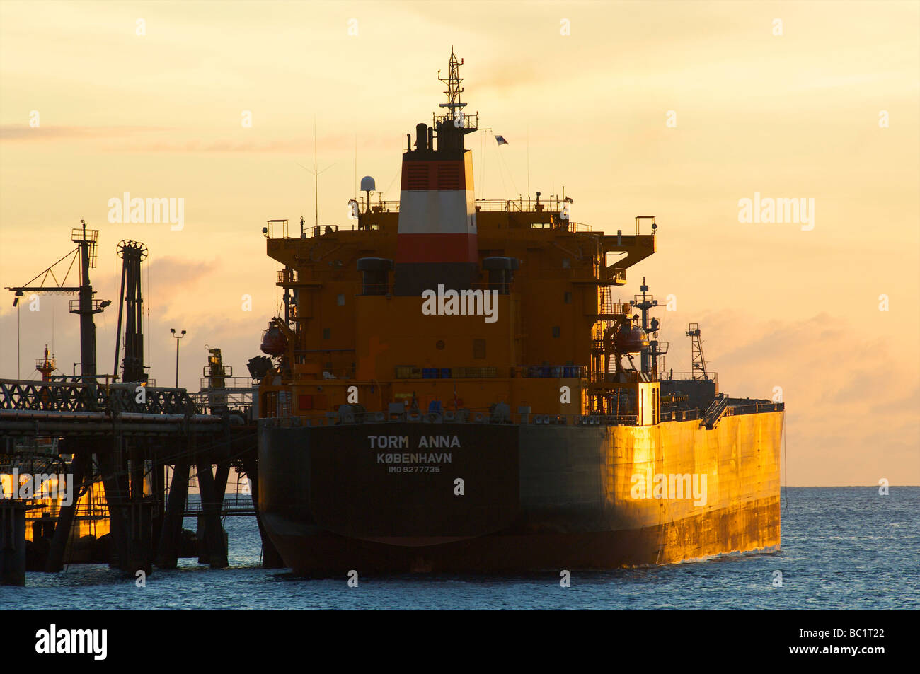 Oil pier hi-res stock photography and images - Alamy