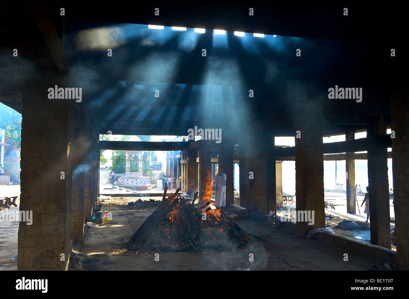 Cremation ground hi-res stock photography and images - Alamy