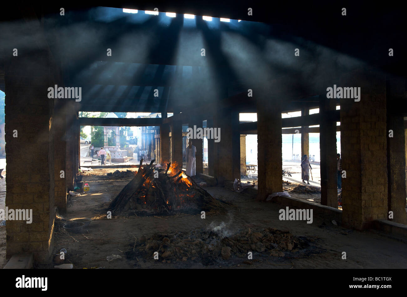 Indian cremation ceremony hi-res stock photography and images - Alamy
