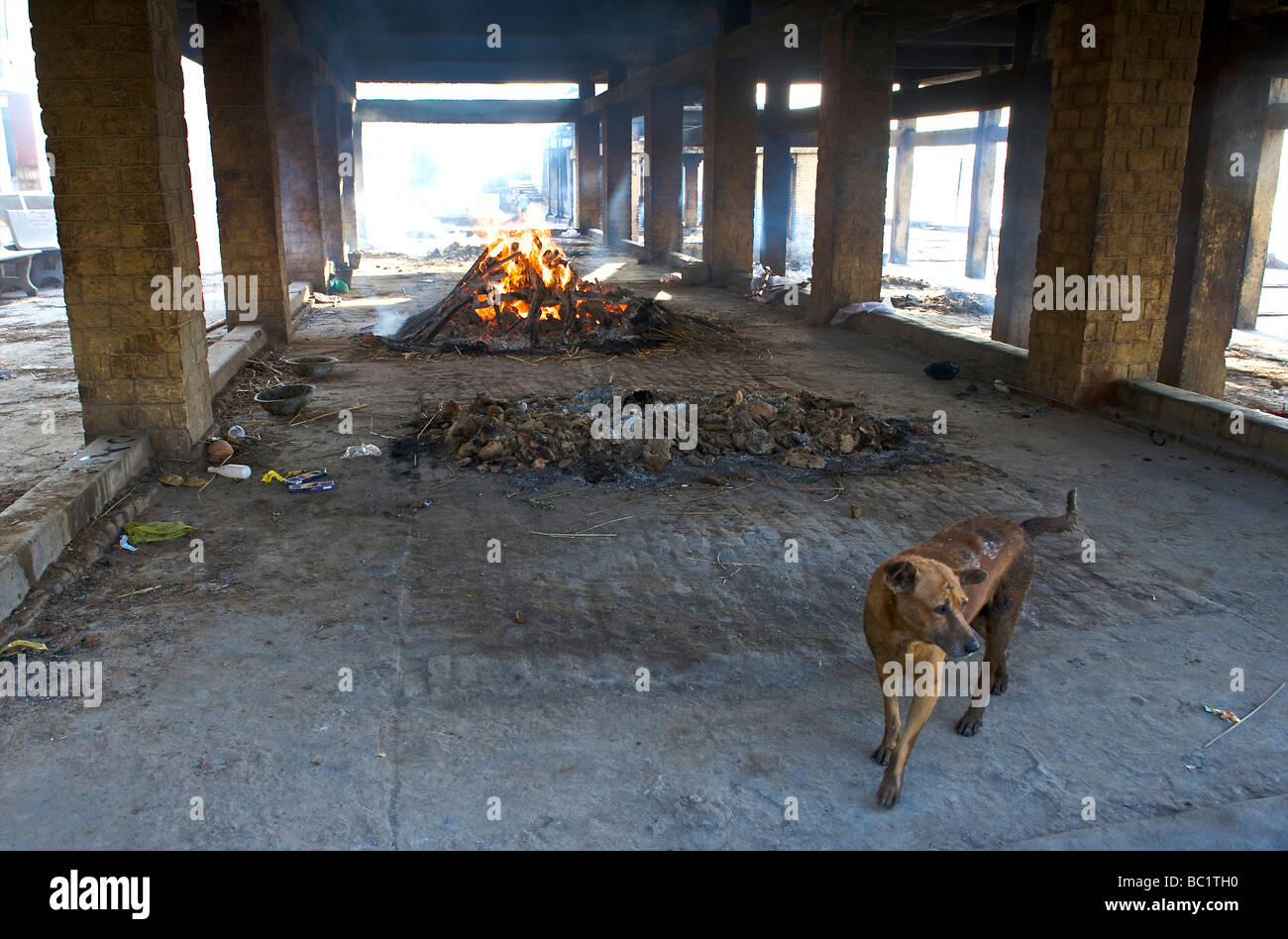 Cremation ground hi-res stock photography and images - Alamy