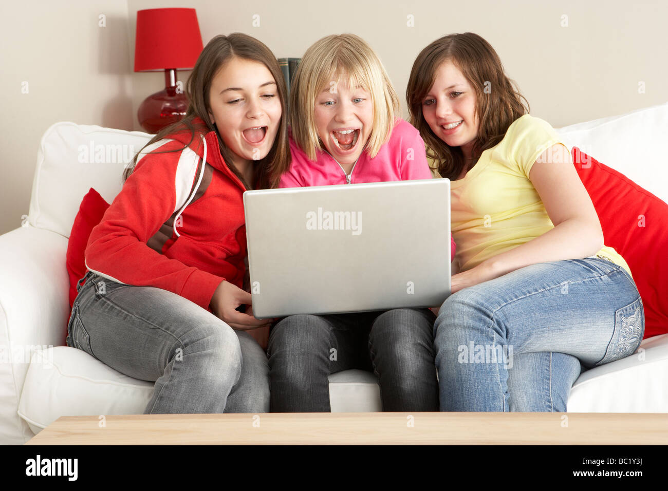 13 old girls group of friends hi-res stock photography and images - Alamy