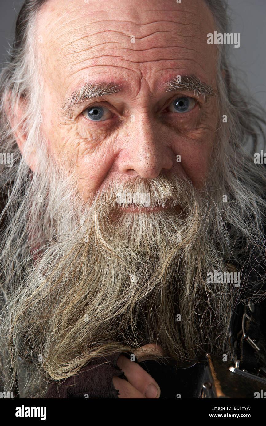 Homeless senior hi-res stock photography and images - Alamy