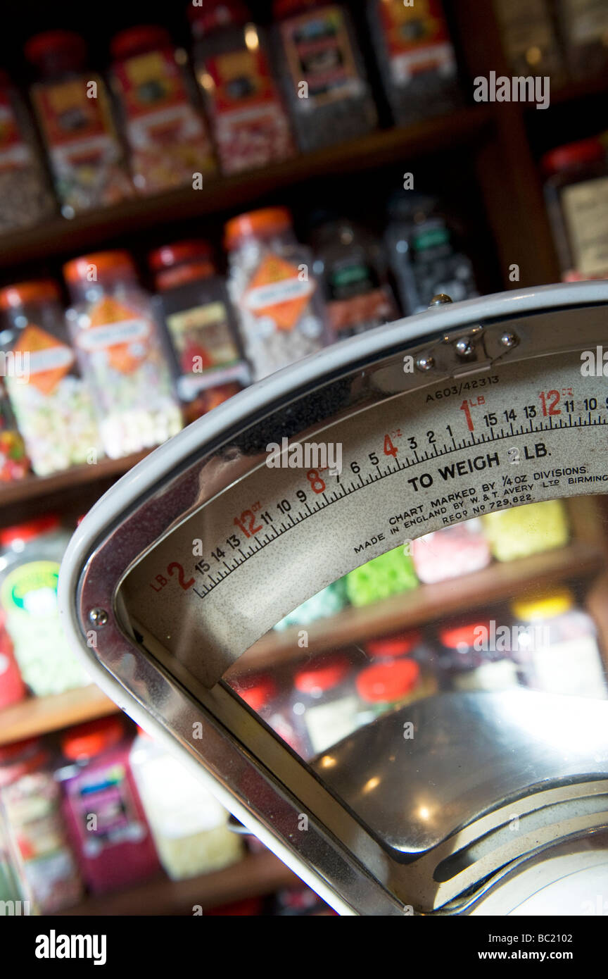 Old fashioned scales hi-res stock photography and images - Alamy