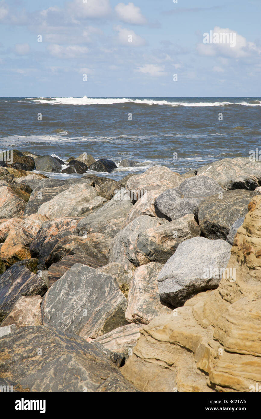 Rocks at seashore hi-res stock photography and images - Alamy