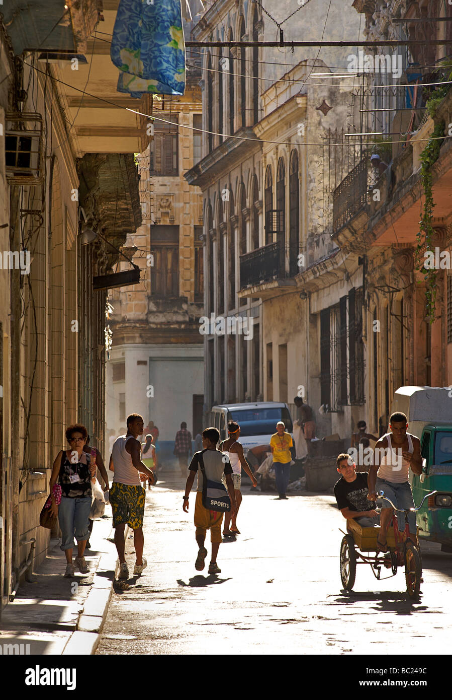 Cuban street scene in old Havana, Cuba Stock Photo - Alamy